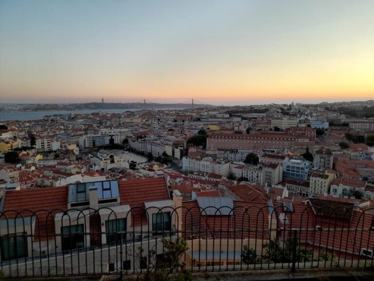 Lisbon: Private Highlights Tuk-Tuk Tour with Tapas and Wine - Breathtaking Viewpoints and Historic Highlights