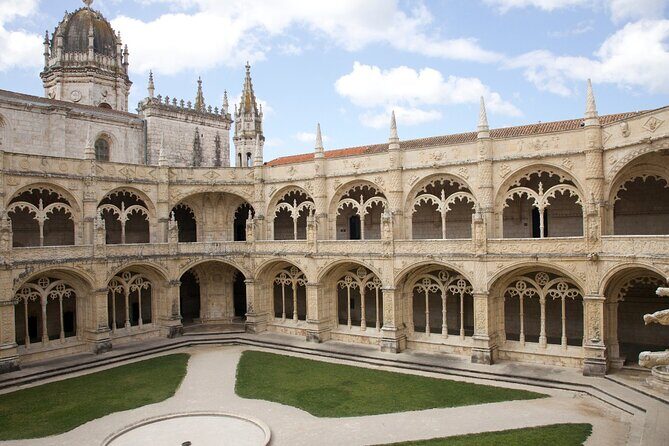 Lisbon Private ONE WAY transfer (IN or OUT) - What to Expect When Booking This Transfer