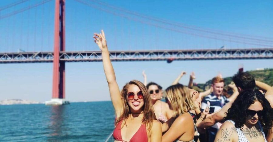 Lisbon: Splash Boat Party the only all inclusive party + SUP - What Makes This Tour Special?