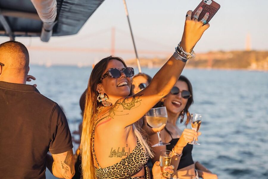 Lisbon: Sunset Catamaran Tour with Music and Drink - The Itinerary in Detail