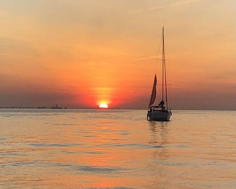 Lisbon: Sunset Cruise with Drinks and Snacks - Thorough Breakdown of the Itinerary