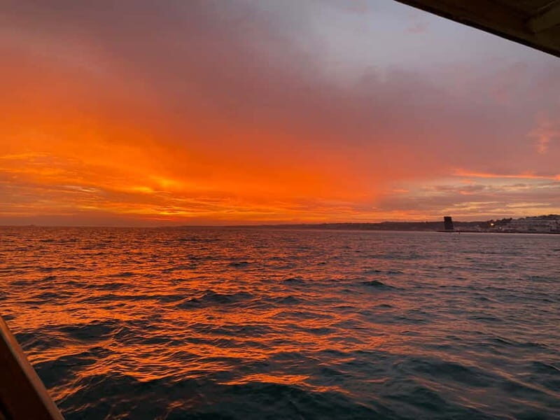 Lisbon: Sunset Sailing Boat Tour with Drinks - What Makes This Tour Stand Out?