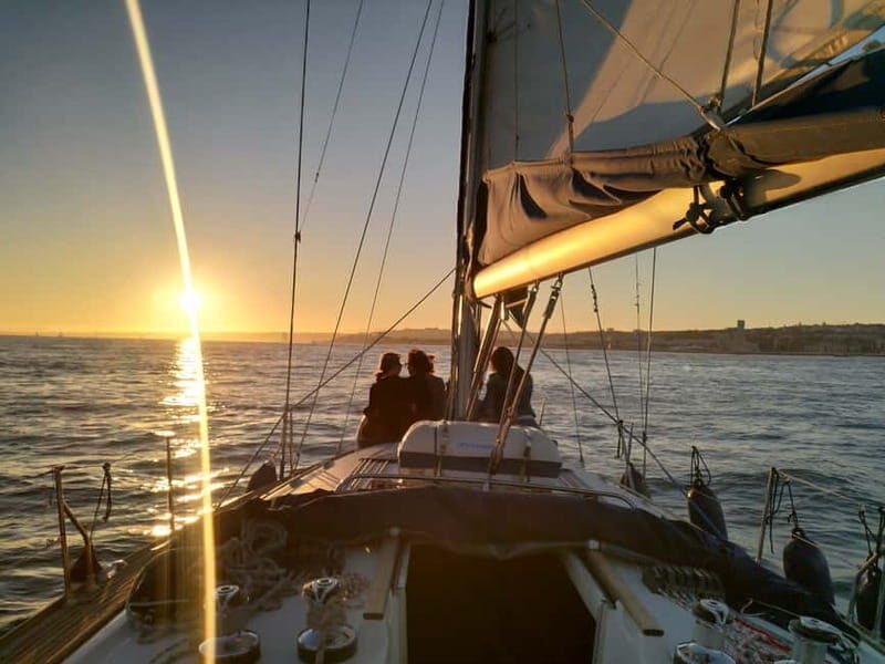 Lisbon: Sunset Tagus River Yacht Cruise with Drink - FAQs