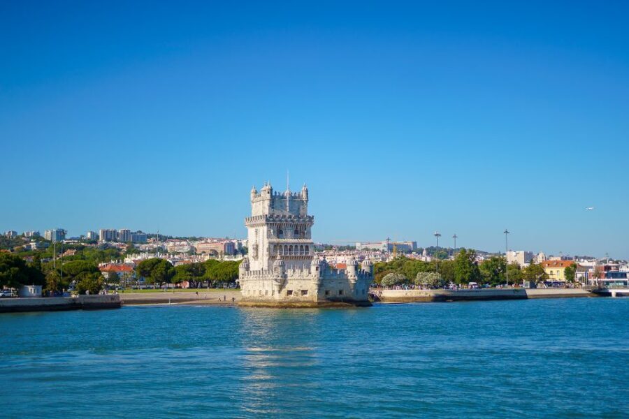 Lisbon: Tagus River Boat Tour with One Drink Included - The Itinerary in Detail