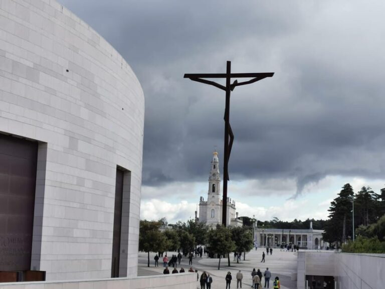 Lisbon to Fatima Nazaré and Óbidos Private Full Day Tour - What Sets This Tour Apart