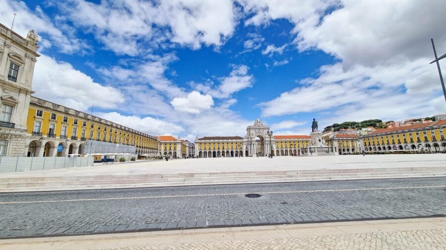 Lisbon: Tuk Tuk 2H Tour Lisbon with a Old Timer - A Detailed Breakdown of the Itinerary