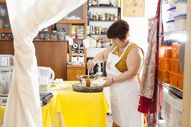 Local Market Visit and Private Cooking Class at a Cesarina's home in Matera - Key Points