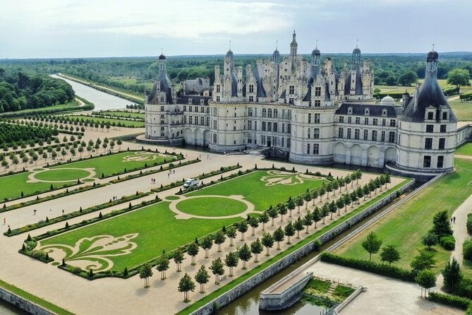 Loire Castles with Wine Tasting Private trip from Paris - Key Points