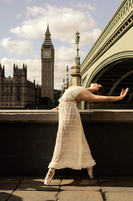 London: 1980s-Inspired Photoshoot at Iconic Landmarks - Delivery & Photos Quality