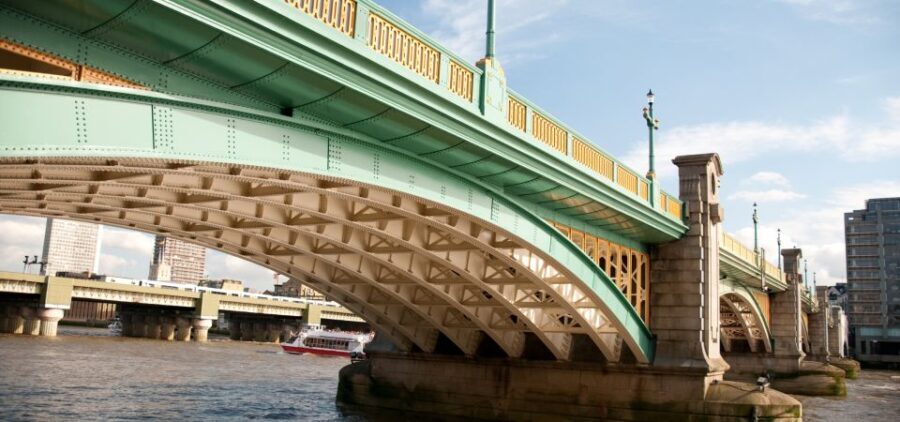 London: App-Based Walking Tour with 30 Stops - A Curated Walk Through Londons Landmarks