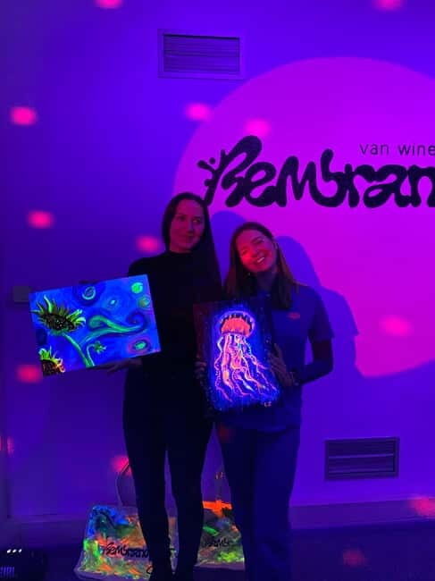London: Bottomless Sip & Paint in the Dark - A Colorful Night Out: What to Expect