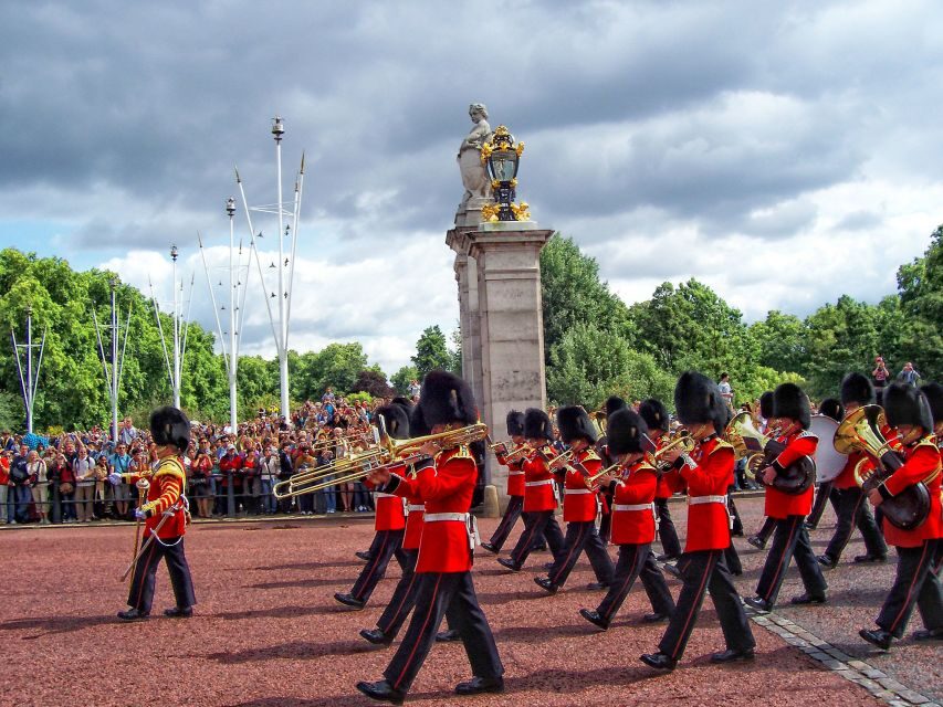 London: Buckingham Palace Changing of the Guard Guided Tour - What You Get for Your Money
