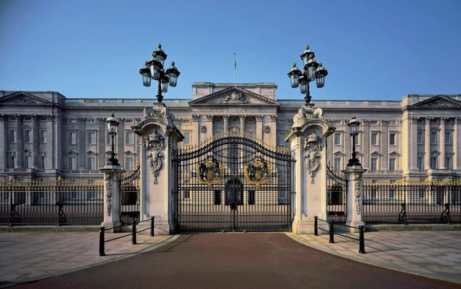 London: Changing of the Guard and Royal Palaces Walking Tour - Practical Details & Insights