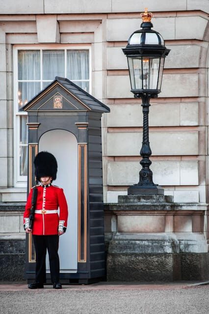 London: Changing of the Guard Self Guided Best Locations - An In-Depth Look at the Changing of the Guard Experience