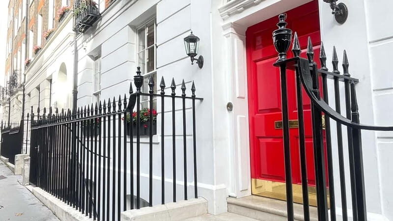 London: Charles Dickens Walking Tour for Small Groups - A Closer Look at the Dickensian London Experience