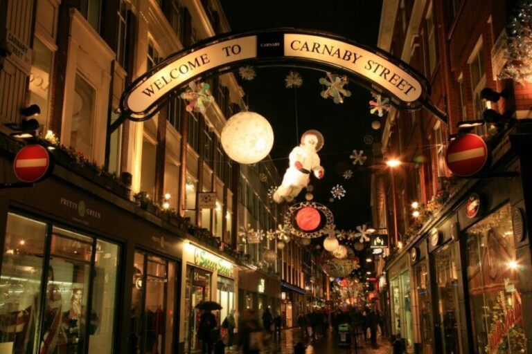London: Christmas Eve City Tour with Dinner & Midnight Mass - Detailed Itinerary Breakdown