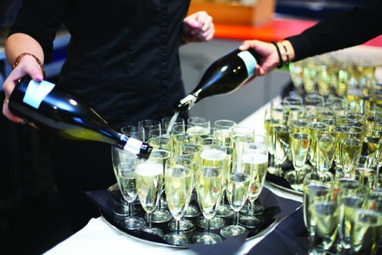 London: Christmas Party Lunch Cruise - Is This Experience Worth the Cost?