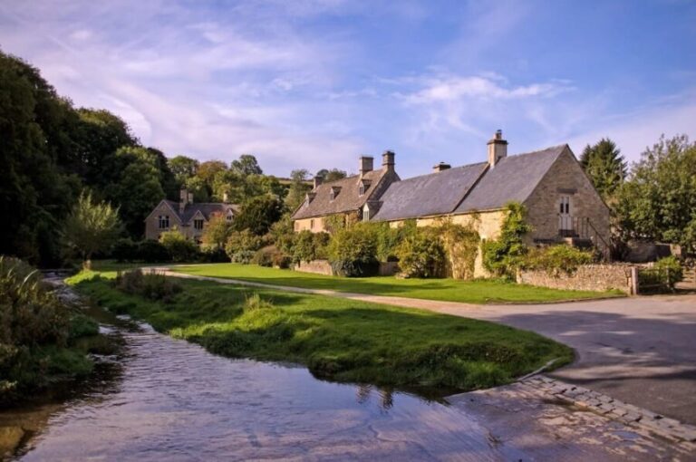 London: Cotswolds Village Private Day Trip with Local Guide - Transportation and Group Size