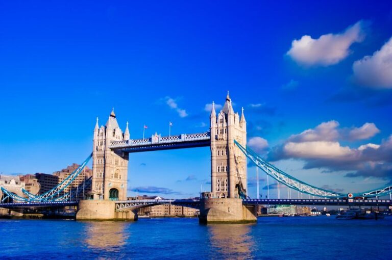 London Full-Day Tour by Black Cab - Itinerary Breakdown: From Fortresses to Royal Palaces