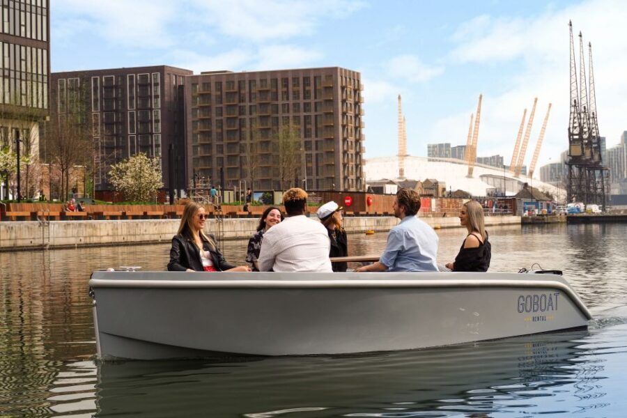 London: GoBoat Rental in Canary Wharf with London Docklands - Exploring the Route and the Scenic Highlights