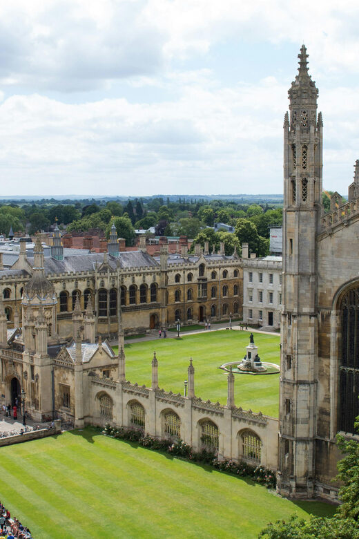 London: Guided tour of Cambridge - Sedan - The Starting Point: A Warm Welcome in London