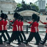 London: Guided Walking Tour & Changing of the Guard - The Nighttime Option: London Bridges by Night