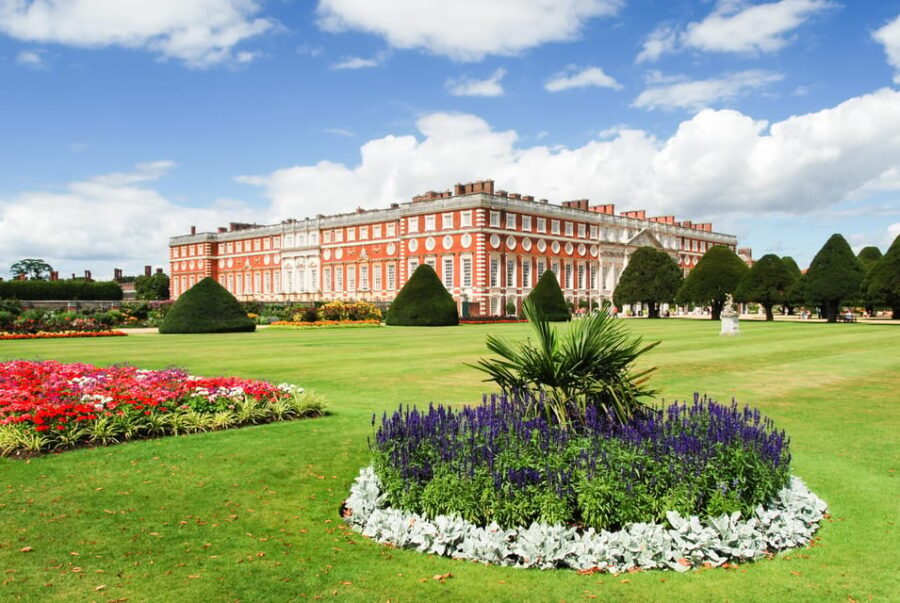 London: Hampton Court Palace Private Tour with Train Option - What Makes Hampton Court Special?