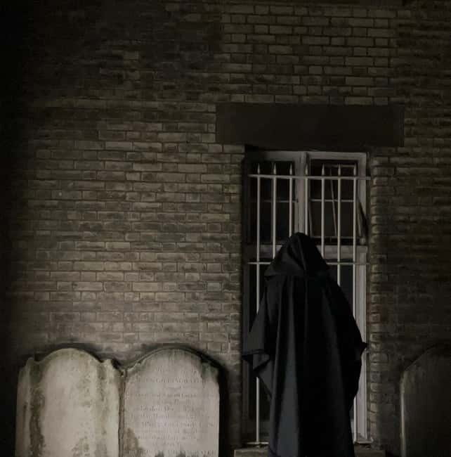 London: Jack the Ripper Tour and Underground Prison in Spanish - The Value of the Experience