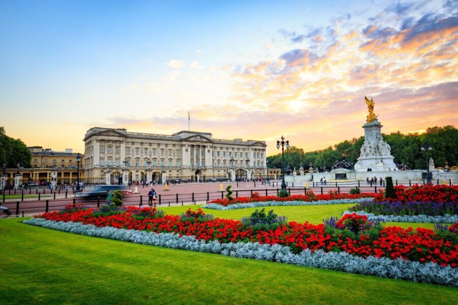 London: Private Royal Tour with Changing of the Guard - The Changing of the Guard: A Cultural Spectacle