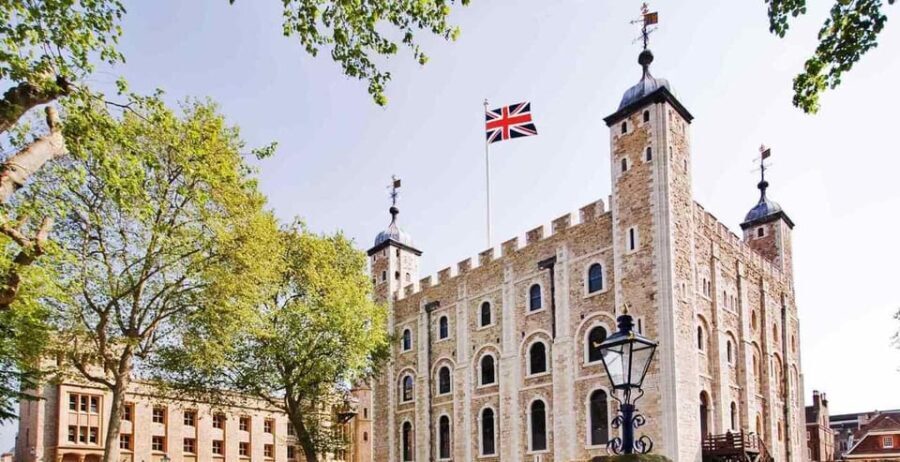 London: Private Taxi 50+ Sights Tour & Tower of London - The Experience in Detail
