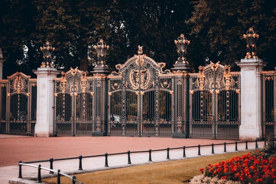 London: Royal Tour w/ timed entry to Buckingham Palace Entry - Price and Value Analysis