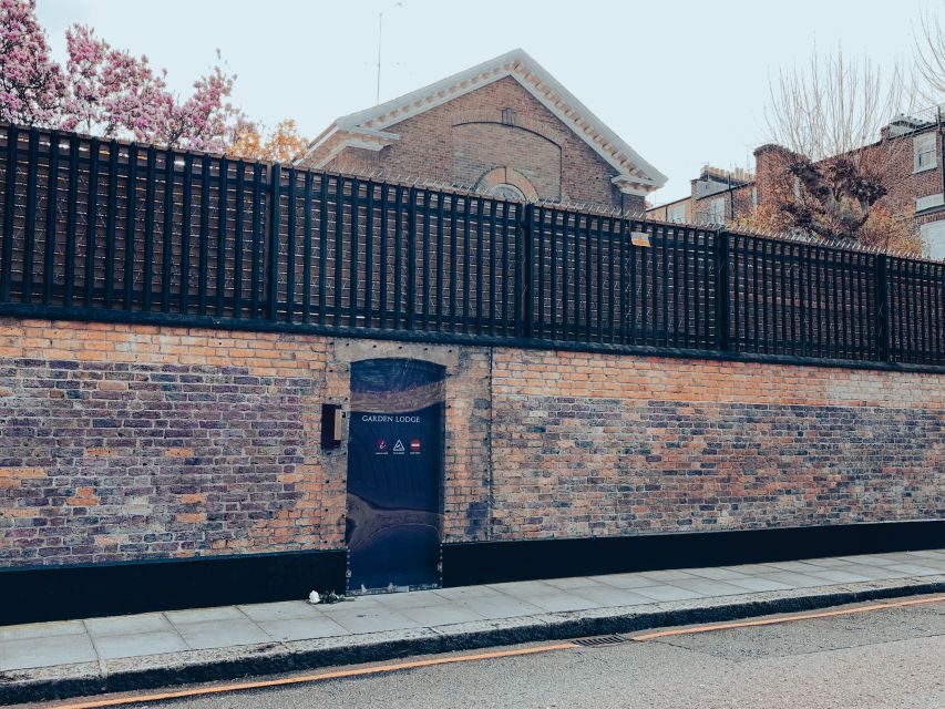 London: Secrets of Freddie Mercury Tour with a Cocktail - The Itinerary Breakdown