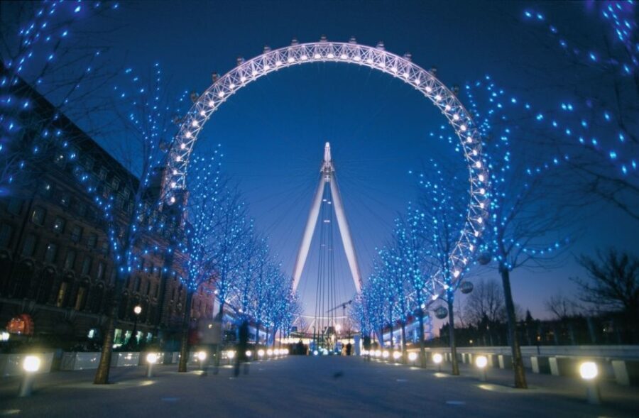 London: Sights and Sounds of Christmas Guided Half-Day Tour - The Experience in Detail