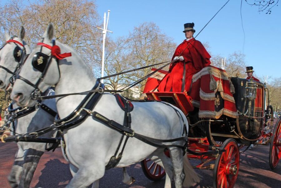 London: Smartphone Heritage Walks Trafalgar Square - Who Will Love It?