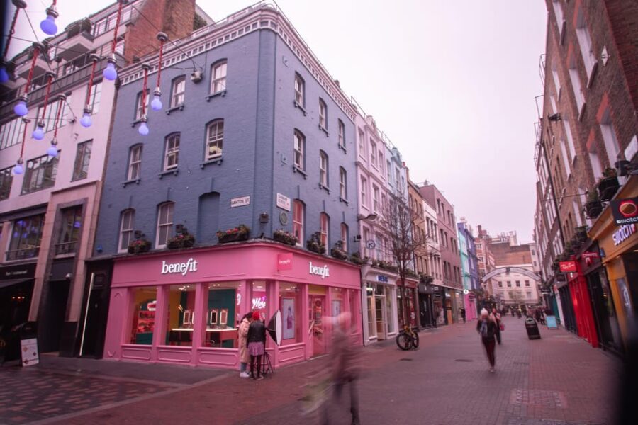 London: Taylor Swift London Boy Walking Tour - Key Points