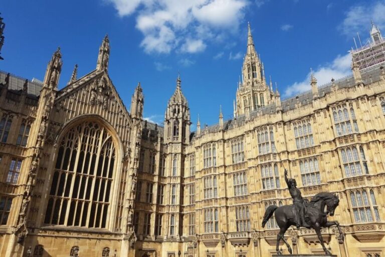London: Top 30 Sights Walking Tour and Tower Bridge Exhibit - Detailed Breakdown of the Itinerary