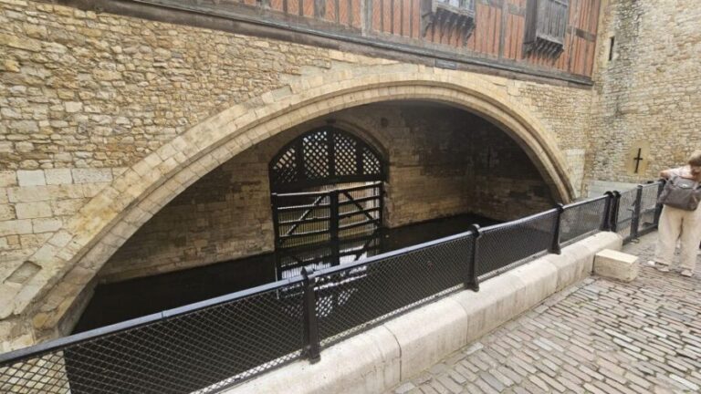 London: Tower of London and Crown Jewels Easy Access Tour - Practical Details That Matter