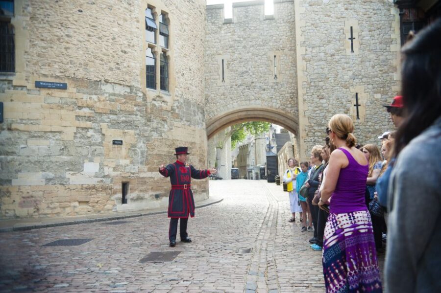 London: Tower of London, Thames Boat & Changing of the Guard - Practical Details & What to Expect