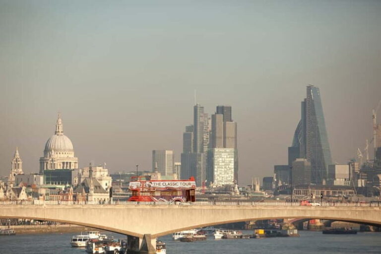 London Vintage Bus Tour: Live Comedy Sightseeing Show - What to Expect During the Tour