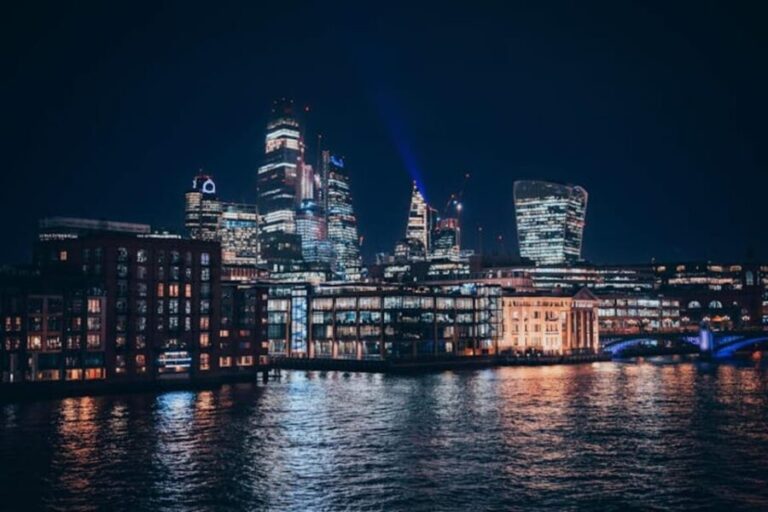 London: VIP Private Car Tour by Night - The Highlights in Detail
