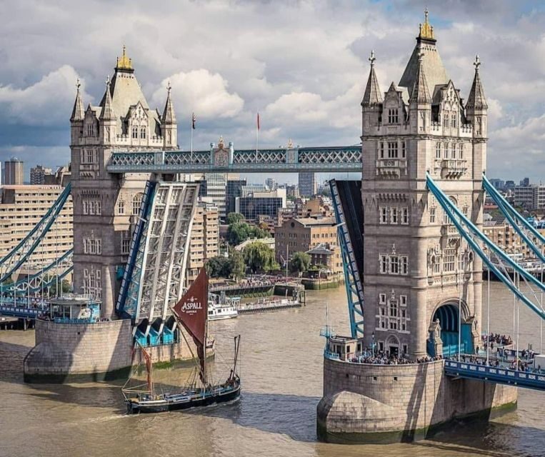 London: Westminster Walking Tour & Visit Tower Bridge - Exploring London’s Heart: The Westminster Walk