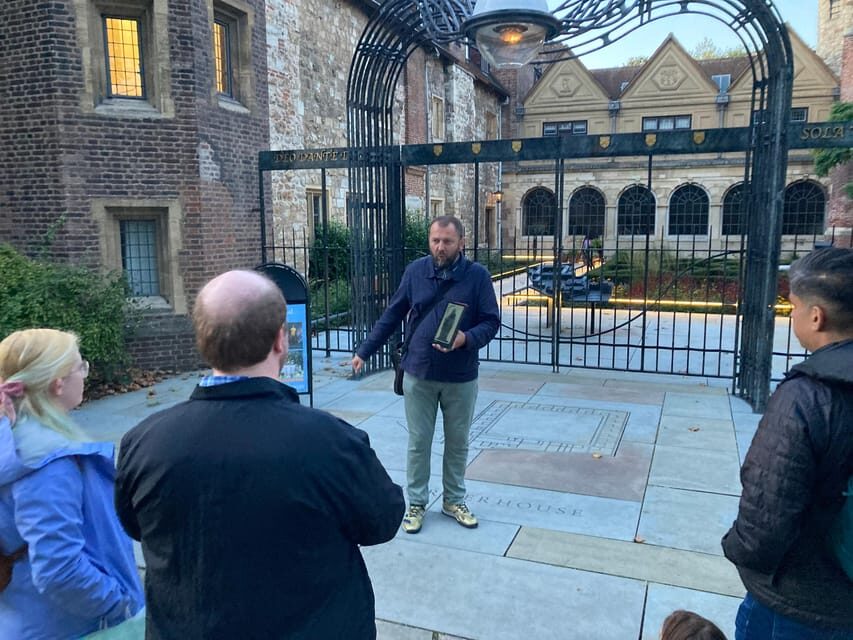 London's Ghosts & Gruesome Past Nighttime Walking Tour - Walking, Lighting, and Comfort