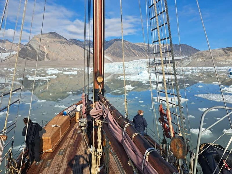 Longyearbyen: 10-Day Spitsbergen Cruise on Havella Boat - The Experience on Board: Comfort, Food, and Authenticity