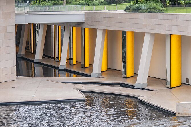 Louis Vuitton Foundation Exterior Walking Tour and Premium Entry - Who Should Consider This Tour?