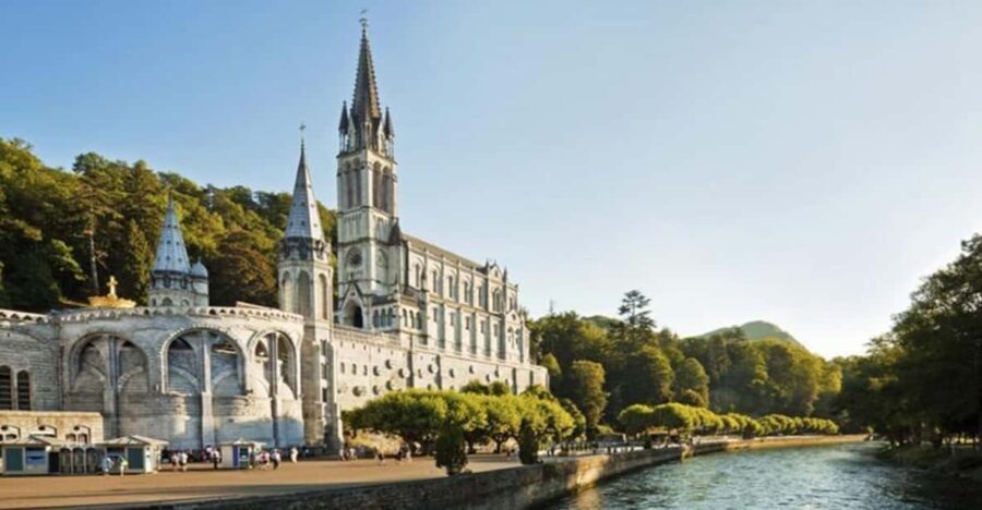 Lourdes: Private Guided Tour in the Sanctuary - Why a Guided Tour Adds Value