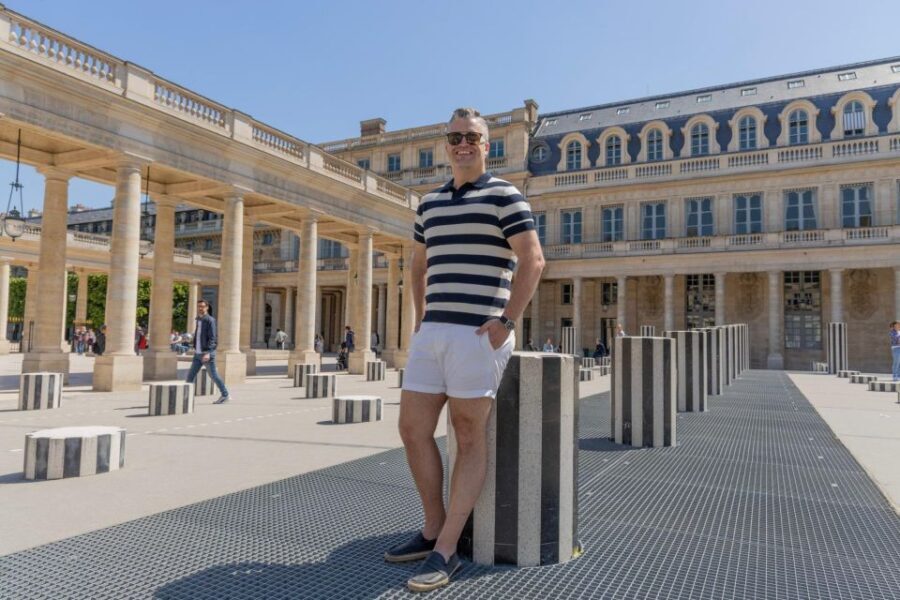 Louvre area photo shoot by Paris photographer - What to Expect During Your Photoshoot