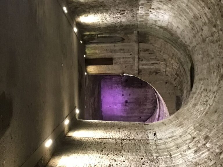 Lucca: Guided City by Night Walking Tour - The Experience of a Guided Tour