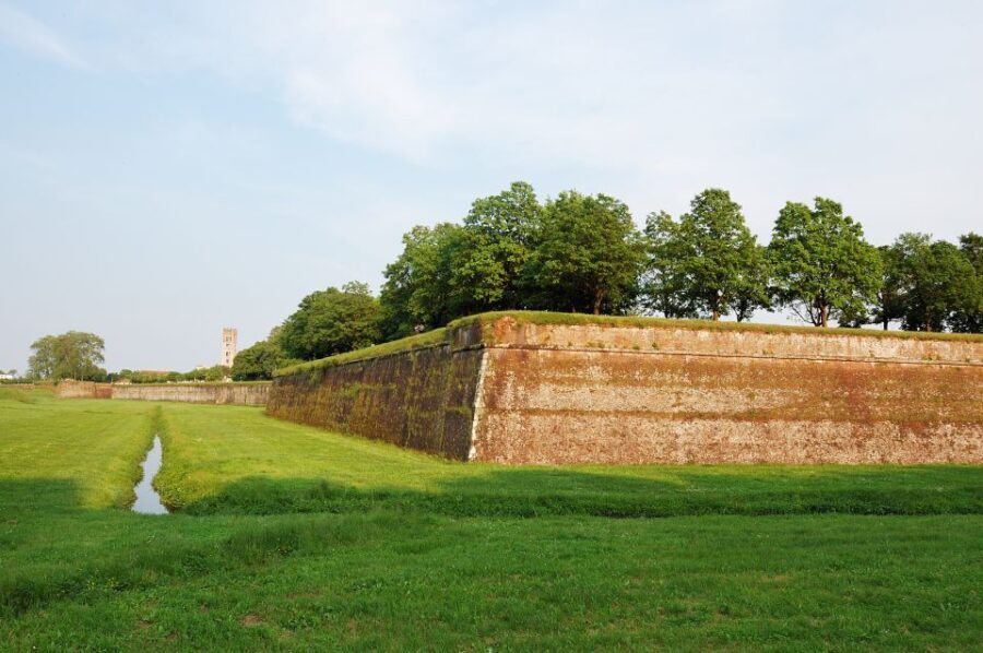 Lucca: Self-Guided Bike Tour to the Wine Roads - The Scenic Highlights and Stops