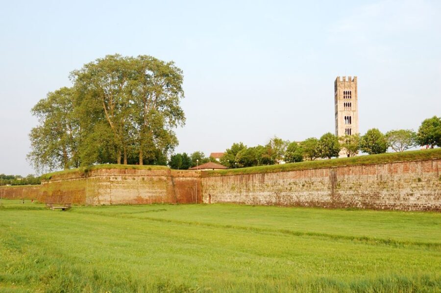 Lucca Sightseeing Tour by E-bike or City bike - Why Choose a Bike Tour in Lucca?