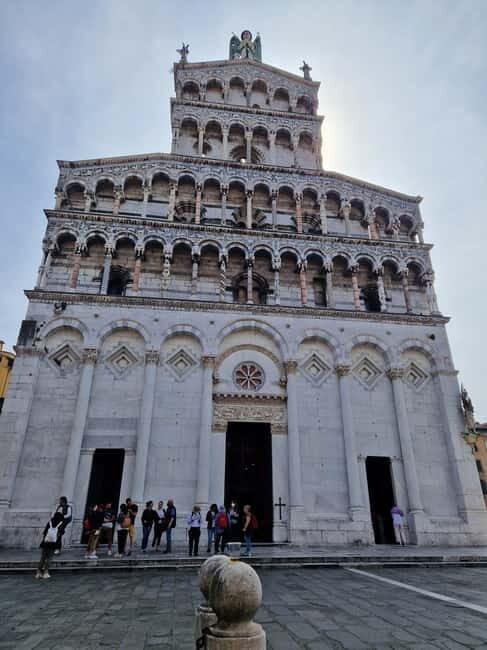 Lucca: tour tra storia, arte e leggende! (Tour di 2 ore) - Through Lucca’s Iconic Squares